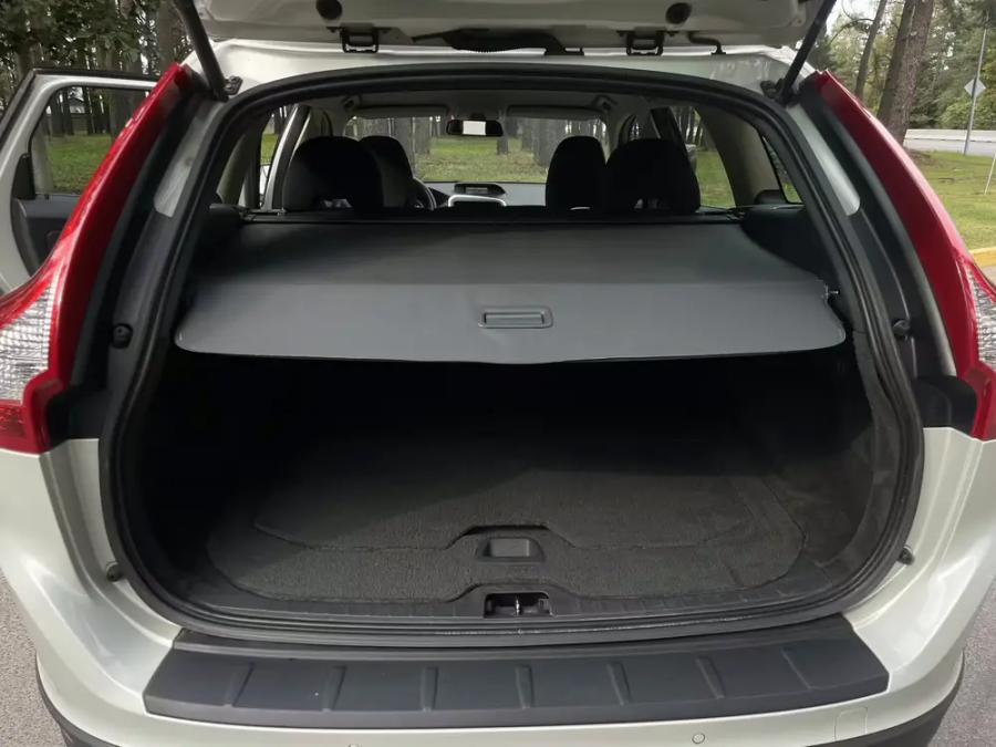 Grey Volvo XC60 2009 in Riga, with an engine capacity of 2.40 L and mileage of 235 thousand km for 8700 €, photo 11 on AUTOMOTO.COM.LV