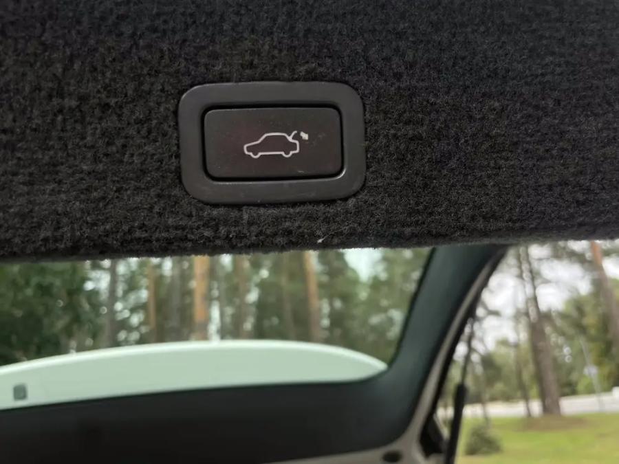 Grey Volvo XC60 2009 in Riga, with an engine capacity of 2.40 L and mileage of 235 thousand km for 8700 €, photo 14 on AUTOMOTO.COM.LV