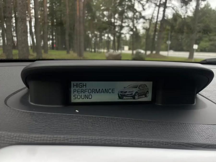 Grey Volvo XC60 2009 in Riga, with an engine capacity of 2.40 L and mileage of 235 thousand km for 8700 €, photo 16 on AUTOMOTO.COM.LV