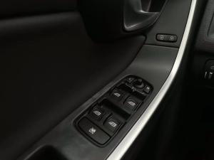 Grey Volvo XC60 2009 in Riga, with an engine capacity of 2.40 L and mileage of 235 thousand km for 8700 €, photo 18 on AUTOMOTO.COM.LV