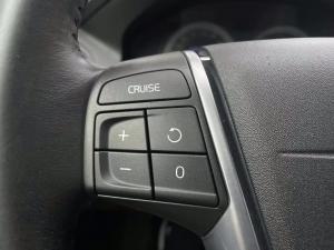 Grey Volvo XC60 2009 in Riga, with an engine capacity of 2.40 L and mileage of 235 thousand km for 8700 €, photo 19 on AUTOMOTO.COM.LV