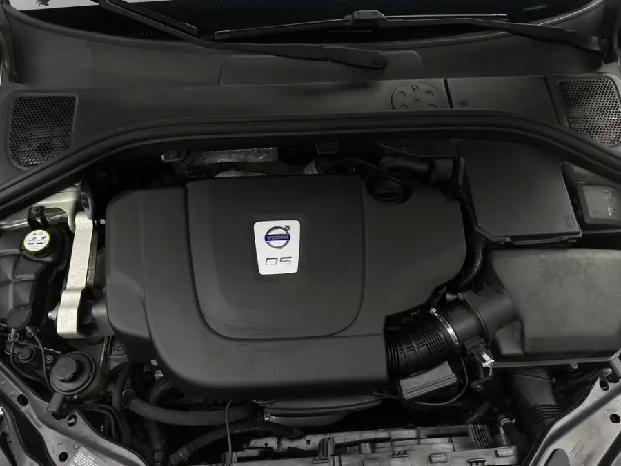 Grey Volvo XC60 2009 in Riga, with an engine capacity of 2.40 L and mileage of 235 thousand km for 8700 €, photo 22 on AUTOMOTO.COM.LV