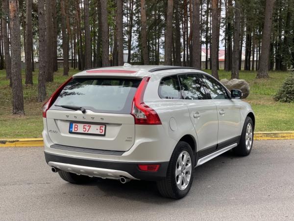 Pelēks Volvo XC60 2009 Rīga, ar dzinēja tilpumu 2.40 L un nobraukumu 235 tūkst. km par 8700 €, foto 4 vietnē AUTOMOTO.COM.LV