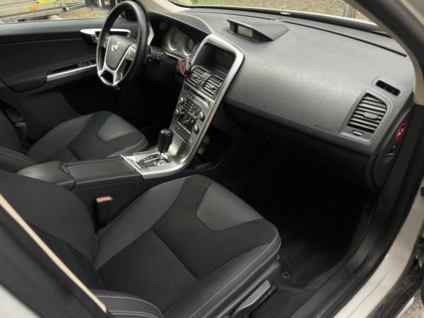 Pelēks Volvo XC60 2009 Rīga, ar dzinēja tilpumu 2.40 L un nobraukumu 235 tūkst. km par 8700 €, foto 8 vietnē AUTOMOTO.COM.LV