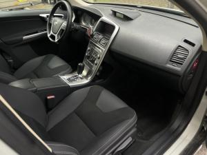 Grey Volvo XC60 2009 in Riga, with an engine capacity of 2.40 L and mileage of 235 thousand km for 8700 €, photo 9 on AUTOMOTO.COM.LV