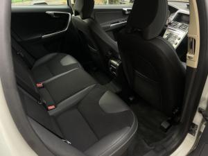 Grey Volvo XC60 2009 in Riga, with an engine capacity of 2.40 L and mileage of 235 thousand km for 8700 €, photo 10 on AUTOMOTO.COM.LV
