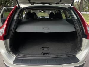 Grey Volvo XC60 2009 in Riga, with an engine capacity of 2.40 L and mileage of 235 thousand km for 8700 €, photo 11 on AUTOMOTO.COM.LV