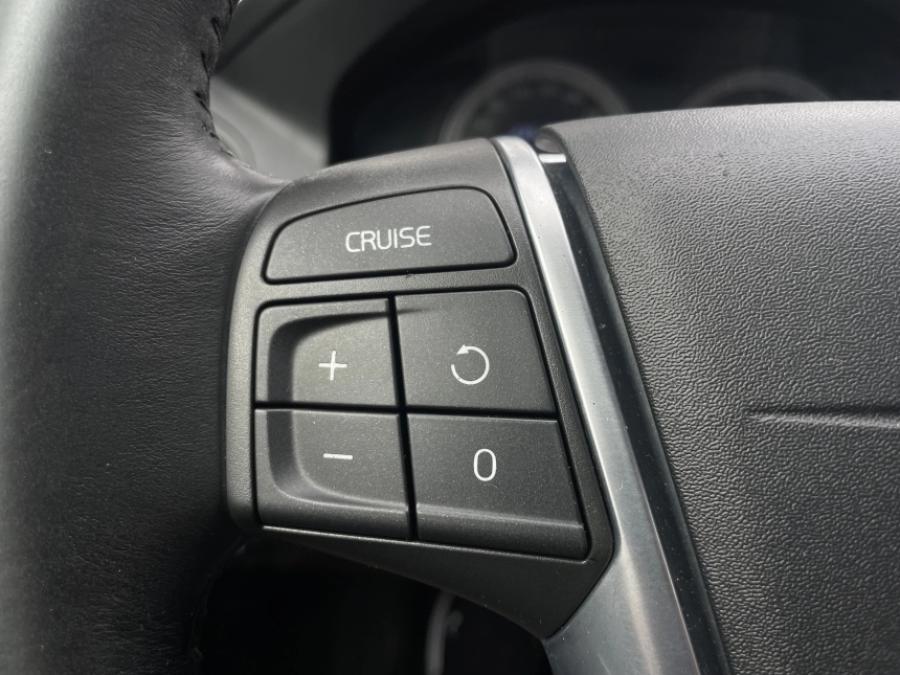 Grey Volvo XC60 2009 in Riga, with an engine capacity of 2.40 L and mileage of 235 thousand km for 8700 €, photo 19 on AUTOMOTO.COM.LV