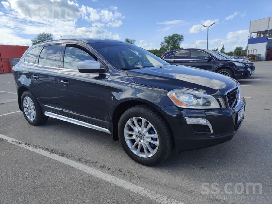 Grey Volvo XC60 2009 in Daugavpils, with an engine capacity of 2.40 L and mileage of 282 thousand km for 7390 €, photo 3 on AUTOMOTO.COM.LV
