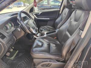 Grey Volvo XC60 2009 in Daugavpils, with an engine capacity of 2.40 L and mileage of 282 thousand km for 7390 €, photo 9 on AUTOMOTO.COM.LV
