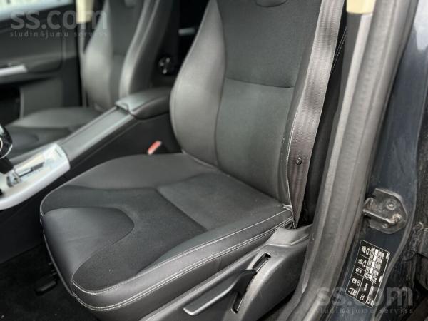Grey Volvo XC60 2009 in Jekabpils, with an engine capacity of 2.40 L and mileage of 311 thousand km for 7800 €, photo 9 on AUTOMOTO.COM.LV