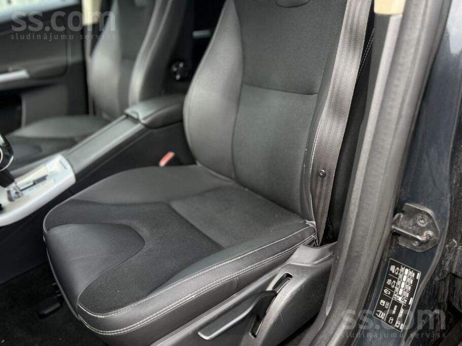 Grey Volvo XC60 2009 in Jekabpils, with an engine capacity of 2.40 L and mileage of 311 thousand km for 7800 €, photo 10 on AUTOMOTO.COM.LV
