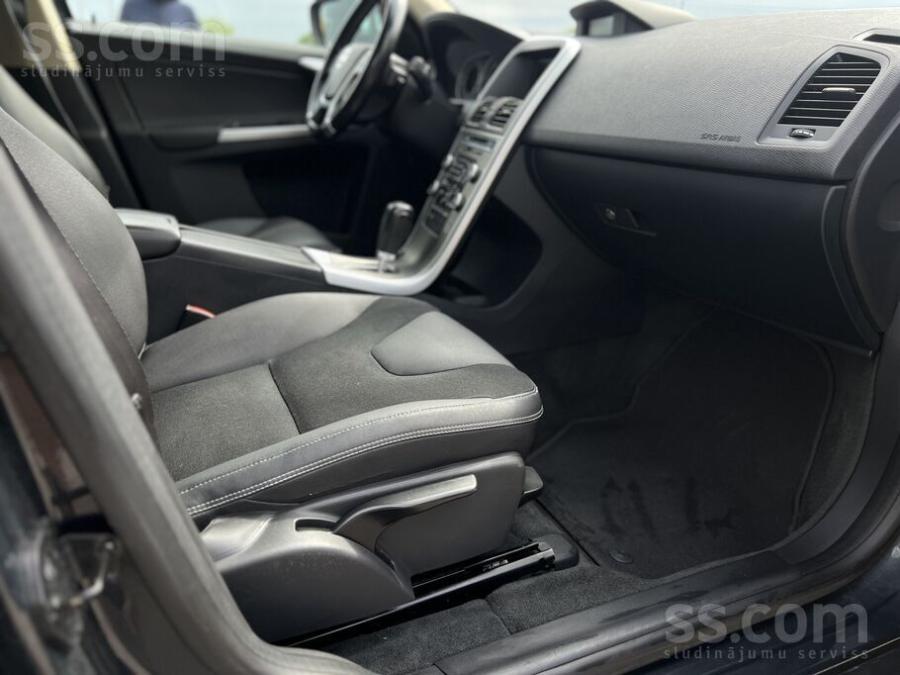 Grey Volvo XC60 2009 in Jekabpils, with an engine capacity of 2.40 L and mileage of 311 thousand km for 7800 €, photo 13 on AUTOMOTO.COM.LV