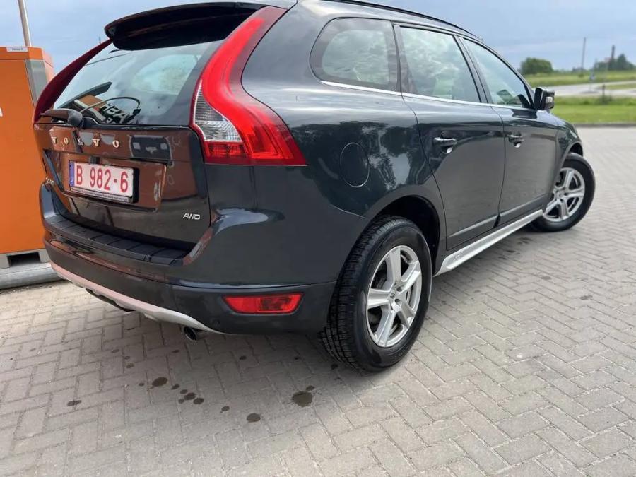Pelēks Volvo XC60 2009 Jēkabpils, ar dzinēja tilpumu 2.40 L un nobraukumu 311 tūkst. km par 7800 €, foto 3 vietnē AUTOMOTO.COM.LV