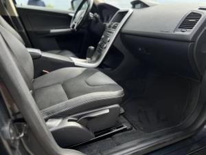 Pelēks Volvo XC60 2009 Jēkabpils, ar dzinēja tilpumu 2.40 L un nobraukumu 311 tūkst. km par 7800 €, foto 13 vietnē AUTOMOTO.COM.LV