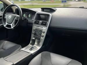 Pelēks Volvo XC60 2009 Jēkabpils, ar dzinēja tilpumu 2.40 L un nobraukumu 311 tūkst. km par 7800 €, foto 14 vietnē AUTOMOTO.COM.LV