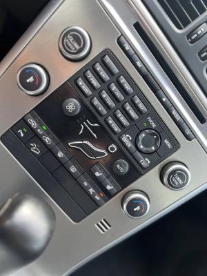 Pelēks Volvo XC60 2009 Jēkabpils, ar dzinēja tilpumu 2.40 L un nobraukumu 311 tūkst. km par 7800 €, foto 18 vietnē AUTOMOTO.COM.LV