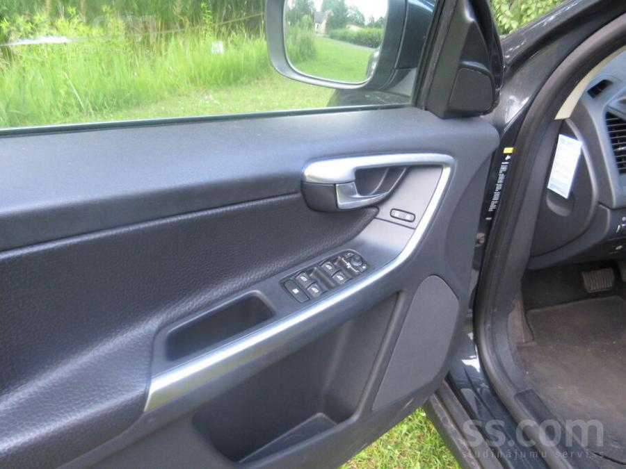 Pelēks Volvo XC60 2009 Ogre, ar dzinēja tilpumu 2.40 L un nobraukumu 560 tūkst. km par 4200 €, foto 11 vietnē AUTOMOTO.COM.LV