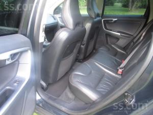Pelēks Volvo XC60 2009 Ogre, ar dzinēja tilpumu 2.40 L un nobraukumu 560 tūkst. km par 4200 €, foto 12 vietnē AUTOMOTO.COM.LV
