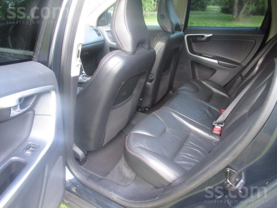 Pelēks Volvo XC60 2009 Ogre, ar dzinēja tilpumu 2.40 L un nobraukumu 560 tūkst. km par 4200 €, foto 12 vietnē AUTOMOTO.COM.LV