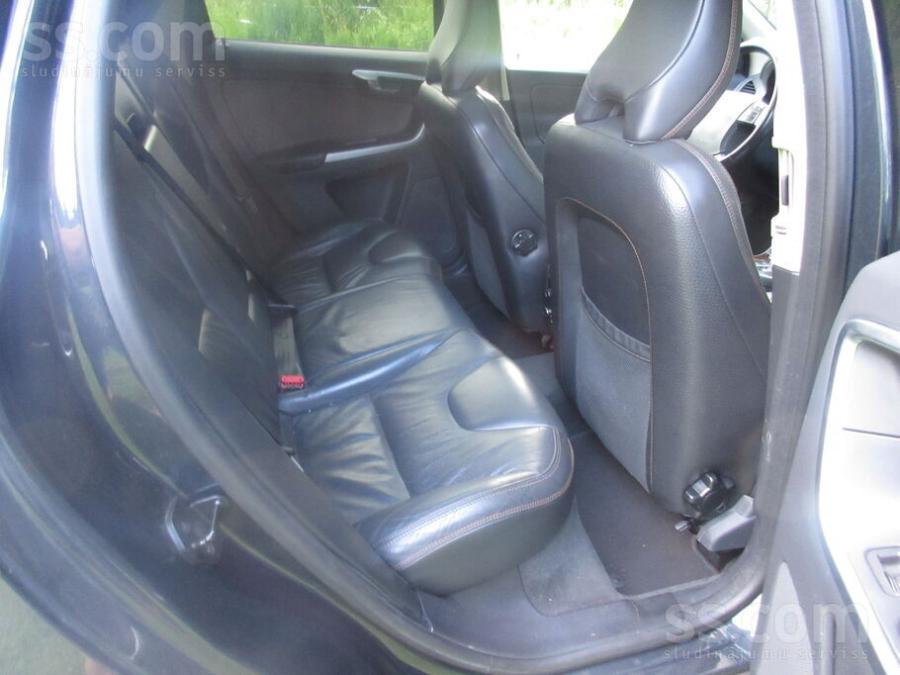 Pelēks Volvo XC60 2009 Ogre, ar dzinēja tilpumu 2.40 L un nobraukumu 560 tūkst. km par 4200 €, foto 14 vietnē AUTOMOTO.COM.LV