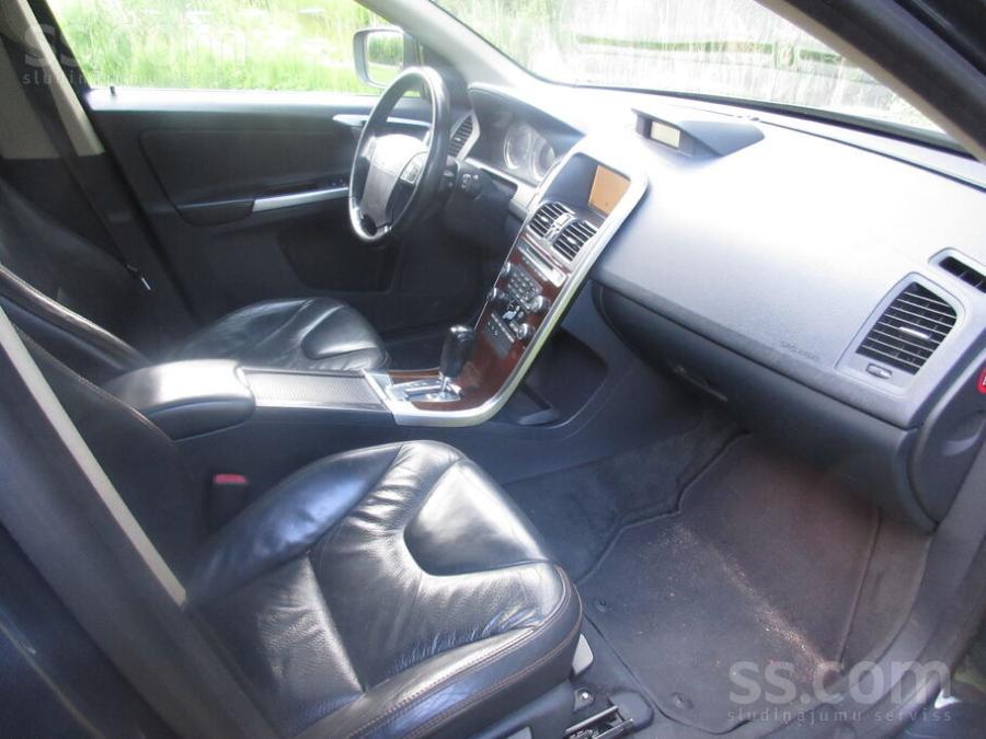 Pelēks Volvo XC60 2009 Ogre, ar dzinēja tilpumu 2.40 L un nobraukumu 560 tūkst. km par 4200 €, foto 15 vietnē AUTOMOTO.COM.LV