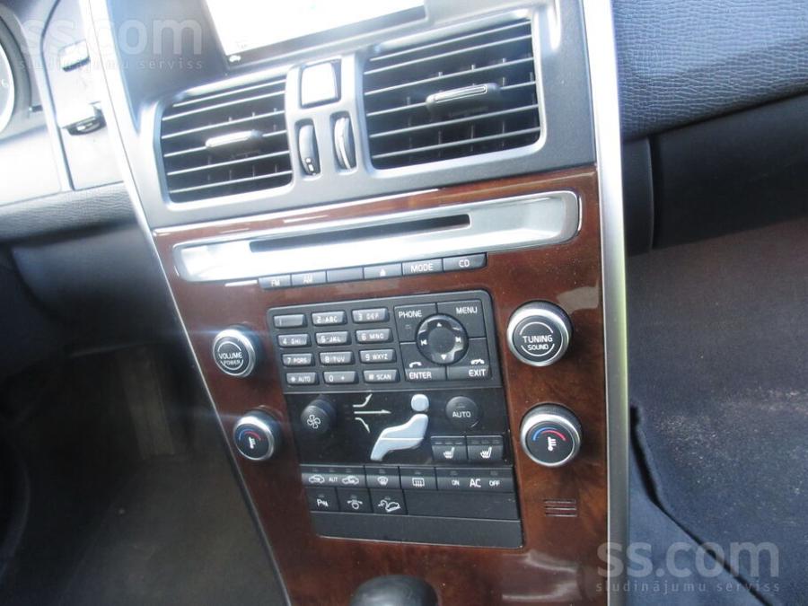 Pelēks Volvo XC60 2009 Ogre, ar dzinēja tilpumu 2.40 L un nobraukumu 560 tūkst. km par 4200 €, foto 16 vietnē AUTOMOTO.COM.LV