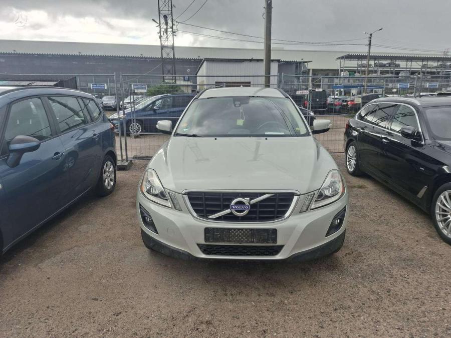 Grey Volvo XC60 2009 in Kaunas, with an engine capacity of 2.40 L and mileage of 350 thousand km for 6200 €, photo 3 on AUTOMOTO.COM.LV