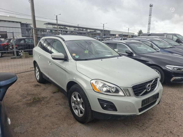 Pelēks Volvo XC60 2009 Kauņa, ar dzinēja tilpumu 2.40 L un nobraukumu 350 tūkst. km par 6200 €, foto 3 vietnē AUTOMOTO.COM.LV