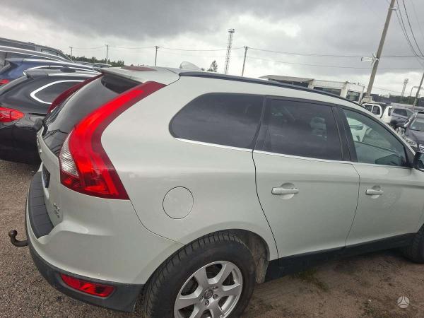 Pelēks Volvo XC60 2009 Kauņa, ar dzinēja tilpumu 2.40 L un nobraukumu 350 tūkst. km par 6200 €, foto 4 vietnē AUTOMOTO.COM.LV