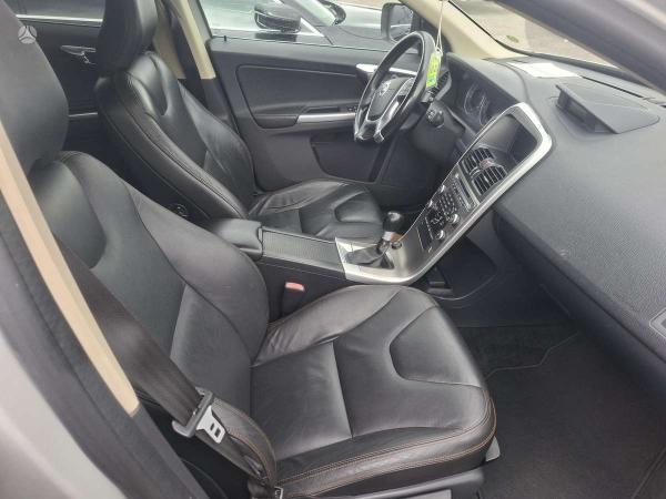 Pelēks Volvo XC60 2009 Kauņa, ar dzinēja tilpumu 2.40 L un nobraukumu 350 tūkst. km par 6200 €, foto 7 vietnē AUTOMOTO.COM.LV