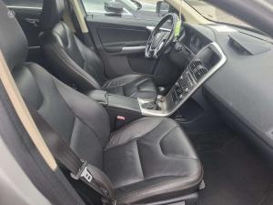 Grey Volvo XC60 2009 in Kaunas, with an engine capacity of 2.40 L and mileage of 350 thousand km for 6200 €, photo 8 on AUTOMOTO.COM.LV