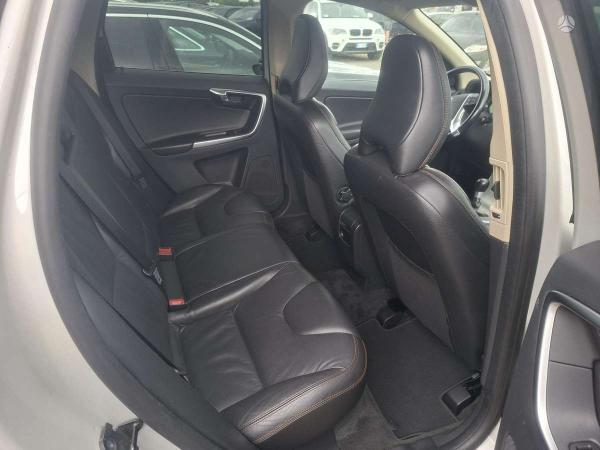Pelēks Volvo XC60 2009 Kauņa, ar dzinēja tilpumu 2.40 L un nobraukumu 350 tūkst. km par 6200 €, foto 8 vietnē AUTOMOTO.COM.LV