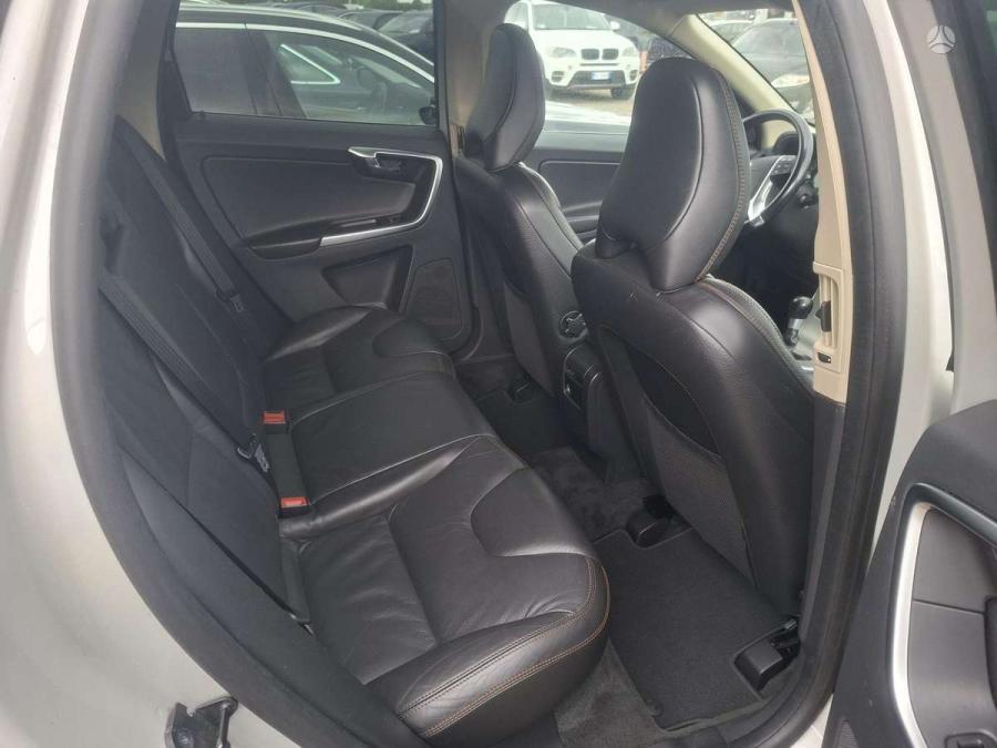 Grey Volvo XC60 2009 in Kaunas, with an engine capacity of 2.40 L and mileage of 350 thousand km for 6200 €, photo 9 on AUTOMOTO.COM.LV
