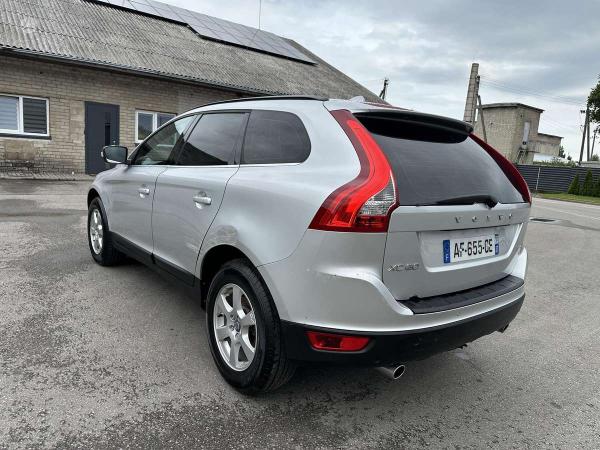 Pelēks Volvo XC60 2009 Tauragė, ar dzinēja tilpumu 2.40 L un nobraukumu 318 tūkst. km par 5100 €, foto 6 vietnē AUTOMOTO.COM.LV