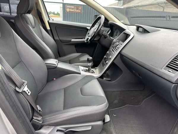 Pelēks Volvo XC60 2009 Tauragė, ar dzinēja tilpumu 2.40 L un nobraukumu 318 tūkst. km par 5100 €, foto 10 vietnē AUTOMOTO.COM.LV