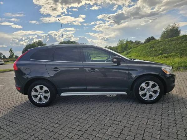 Pelēks Volvo XC60 2009 Rīga, ar dzinēja tilpumu 2.40 L un nobraukumu 292 tūkst. km par 6750 €, foto 5 vietnē AUTOMOTO.COM.LV