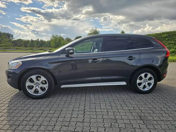 Grey Volvo XC60 2009 in Riga, with an engine capacity of 2.40 L and mileage of 292 thousand km for 6750 €, photo 10 on AUTOMOTO.COM.LV
