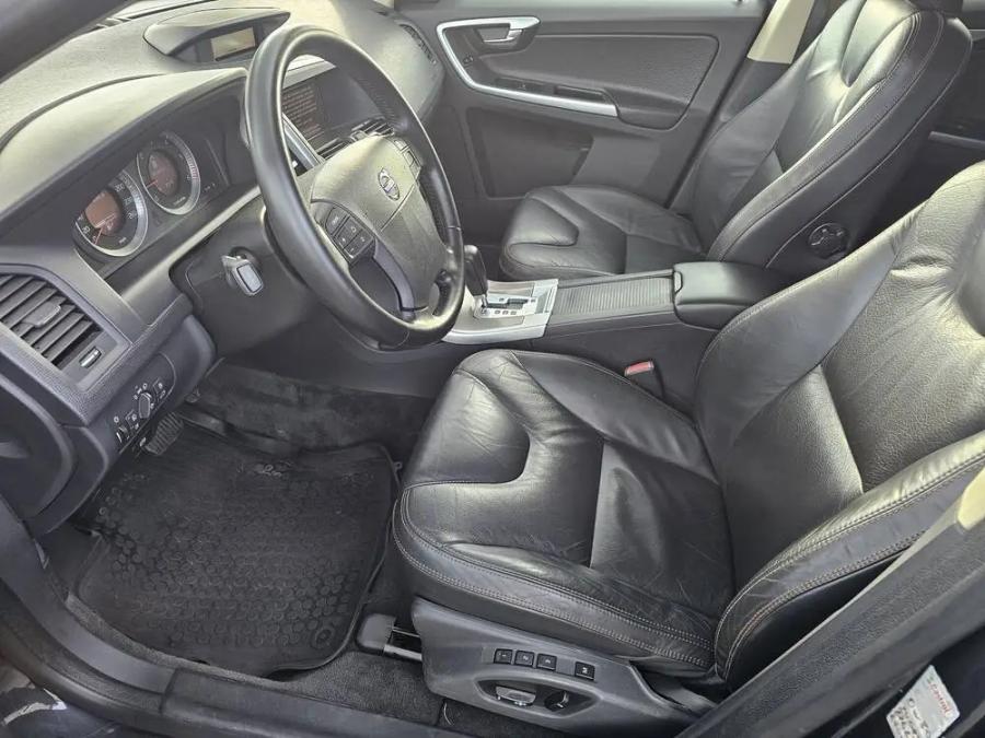Pelēks Volvo XC60 2009 Rīga, ar dzinēja tilpumu 2.40 L un nobraukumu 292 tūkst. km par 6750 €, foto 16 vietnē AUTOMOTO.COM.LV