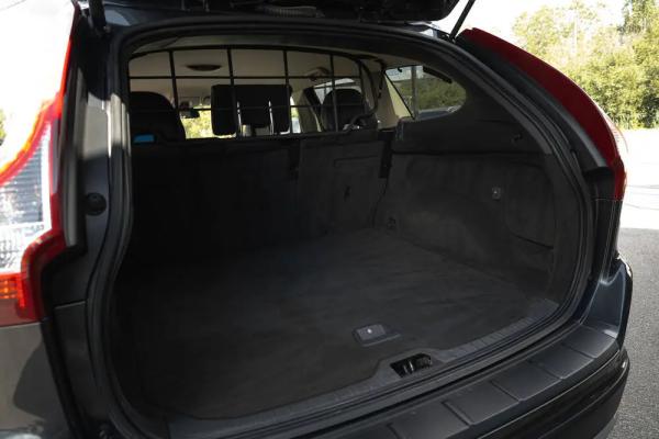 Grey Volvo XC60 2009 in Jelgava, with an engine capacity of 2.40 L and mileage of 259 thousand km for 8500 €, photo 22 on AUTOMOTO.COM.LV
