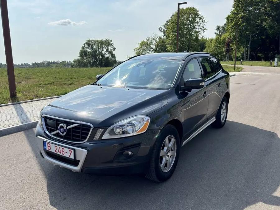 Pelēks Volvo XC60 2009 Rēzekne, ar dzinēja tilpumu 2.40 L un nobraukumu 302 tūkst. km par 7950 €, foto 1 vietnē AUTOMOTO.COM.LV