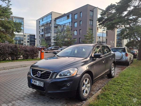 Grey Volvo XC60 2009 in Vilnius, with an engine capacity of 2.40 L and mileage of 419 thousand km for 5000 €, photo 1 on AUTOMOTO.COM.LV