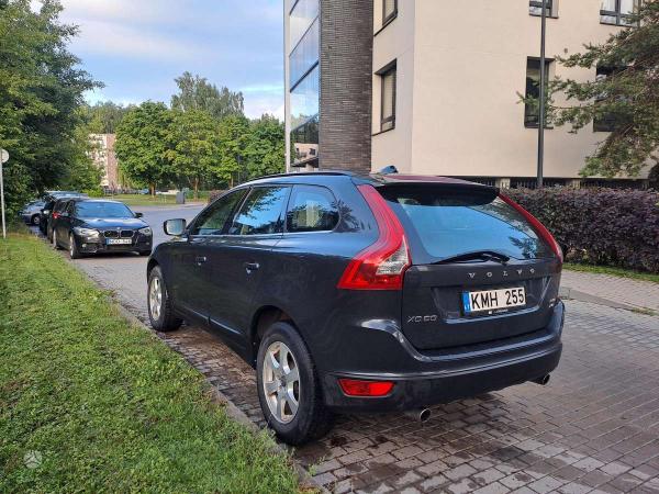 Grey Volvo XC60 2009 in Vilnius, with an engine capacity of 2.40 L and mileage of 419 thousand km for 5000 €, photo 3 on AUTOMOTO.COM.LV