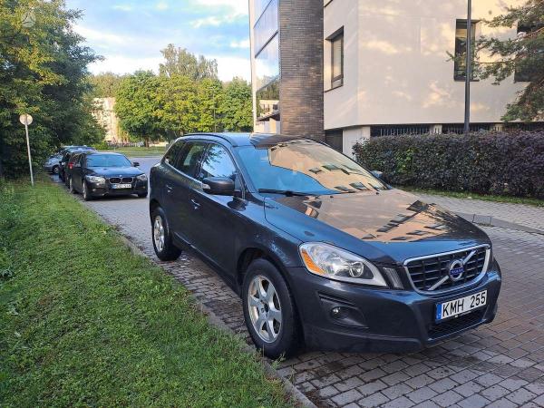 Grey Volvo XC60 2009 in Vilnius, with an engine capacity of 2.40 L and mileage of 419 thousand km for 5000 €, photo 4 on AUTOMOTO.COM.LV