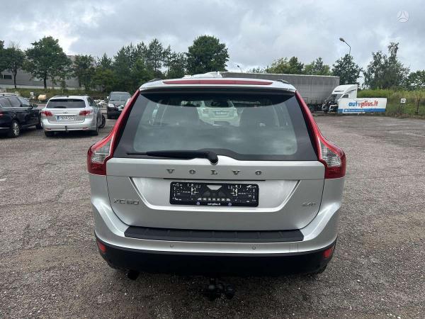 Pelēks Volvo XC60 2009 Alīta, ar dzinēja tilpumu 2.40 L un nobraukumu 300 tūkst. km par 7200 €, foto 6 vietnē AUTOMOTO.COM.LV