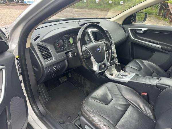 Pelēks Volvo XC60 2009 Alīta, ar dzinēja tilpumu 2.40 L un nobraukumu 300 tūkst. km par 7200 €, foto 10 vietnē AUTOMOTO.COM.LV