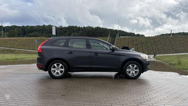Pelēks Volvo XC60 2009 Viļņa, ar dzinēja tilpumu 2.40 L un nobraukumu 292 tūkst. km par 5600 €, foto 5 vietnē AUTOMOTO.COM.LV