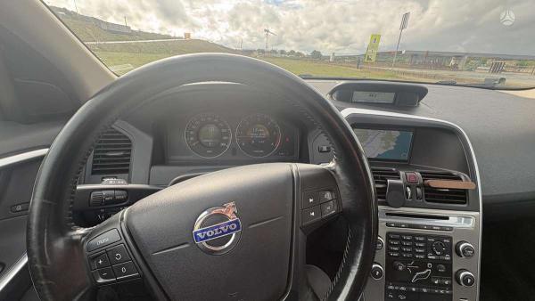 Pelēks Volvo XC60 2009 Viļņa, ar dzinēja tilpumu 2.40 L un nobraukumu 292 tūkst. km par 5600 €, foto 10 vietnē AUTOMOTO.COM.LV
