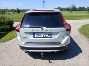 Grey Volvo XC60 2009 in Aizkraukle, with an engine capacity of 2.40 L and mileage of 327 thousand km for 8450 €, photo 4 on AUTOMOTO.COM.LV