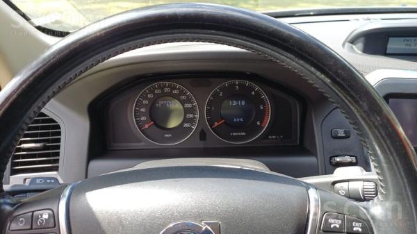 Pelēks Volvo XC60 2009 Gulbene, ar dzinēja tilpumu 2.40 L un nobraukumu 430 tūkst. km par 5500 €, foto 3 vietnē AUTOMOTO.COM.LV